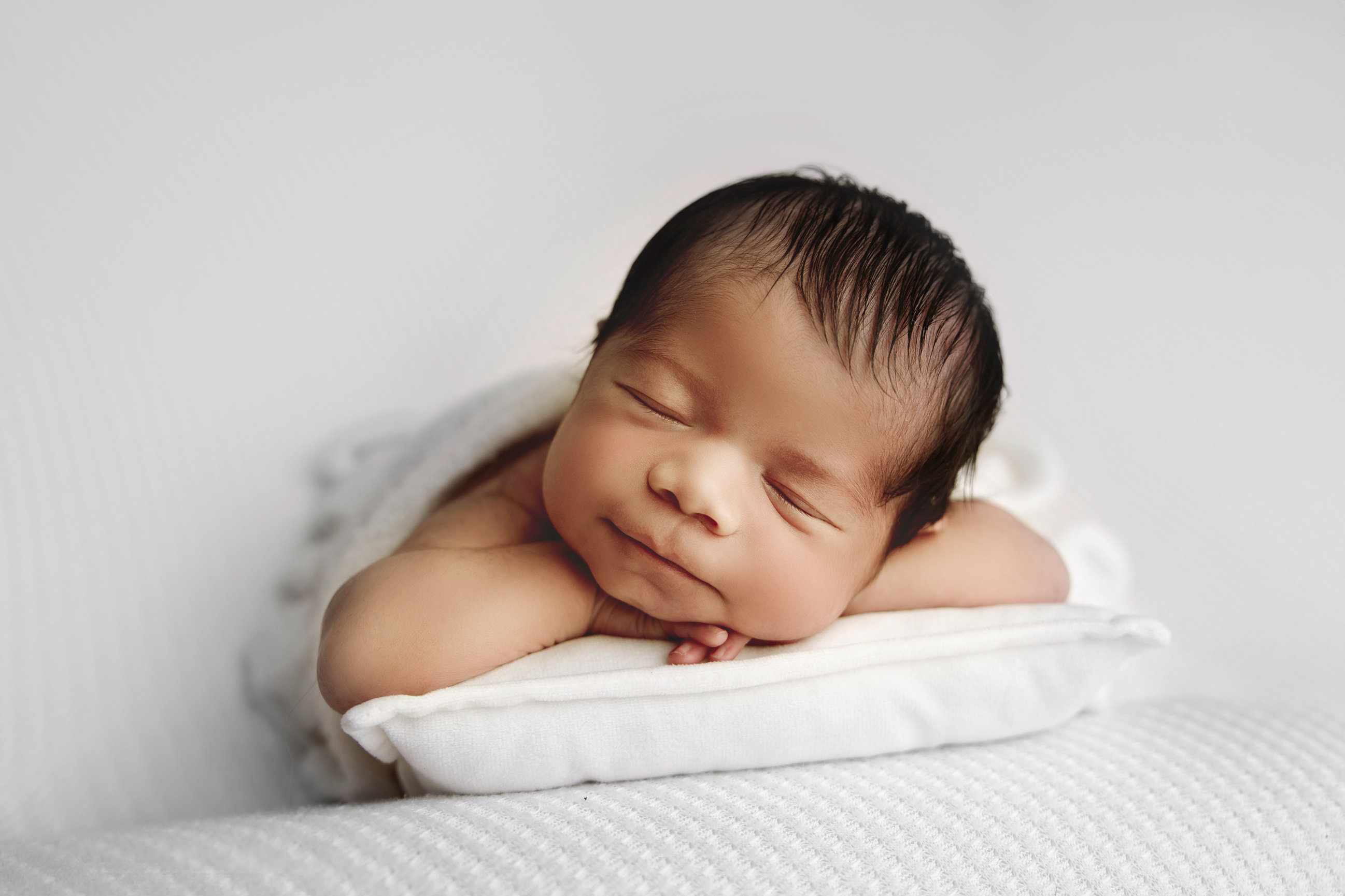 NEWBORN - Pics with Love Photography