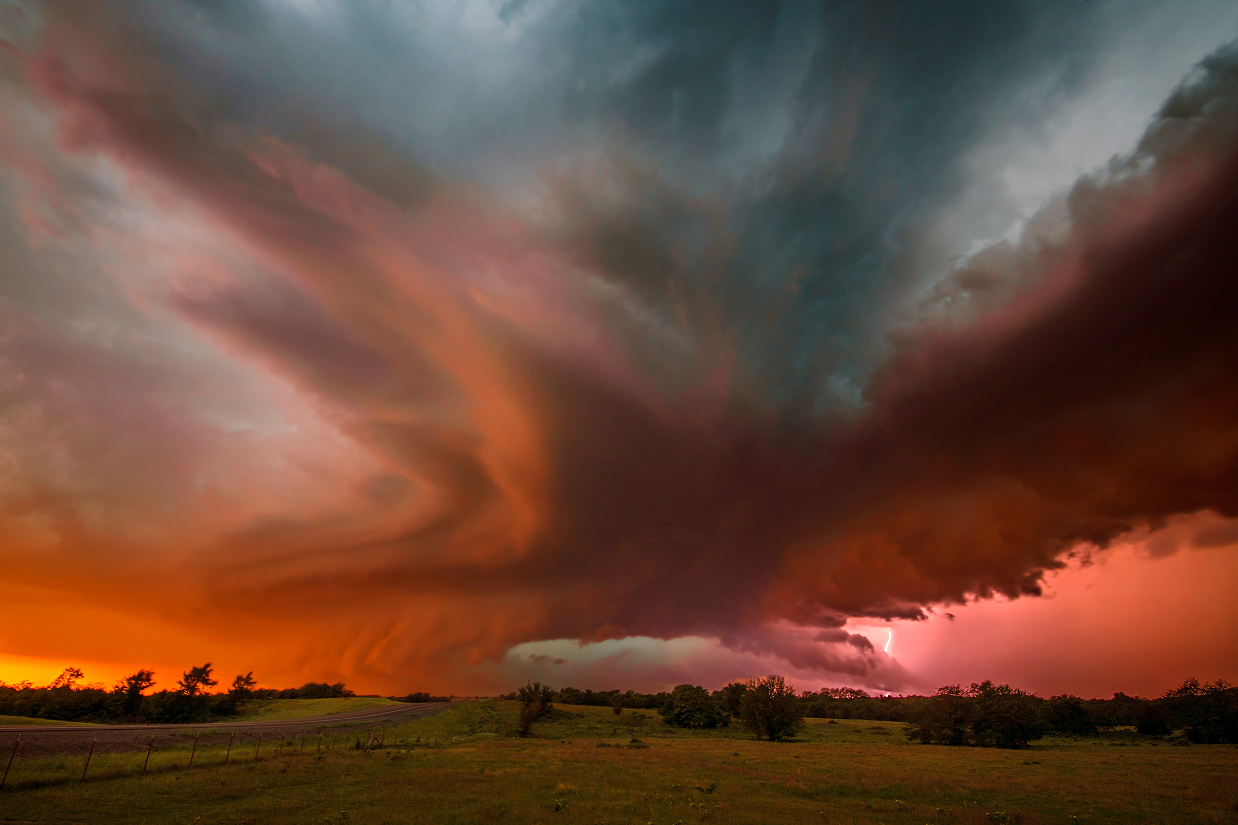 Plains Chasing -Storm Chasing Photo Tours