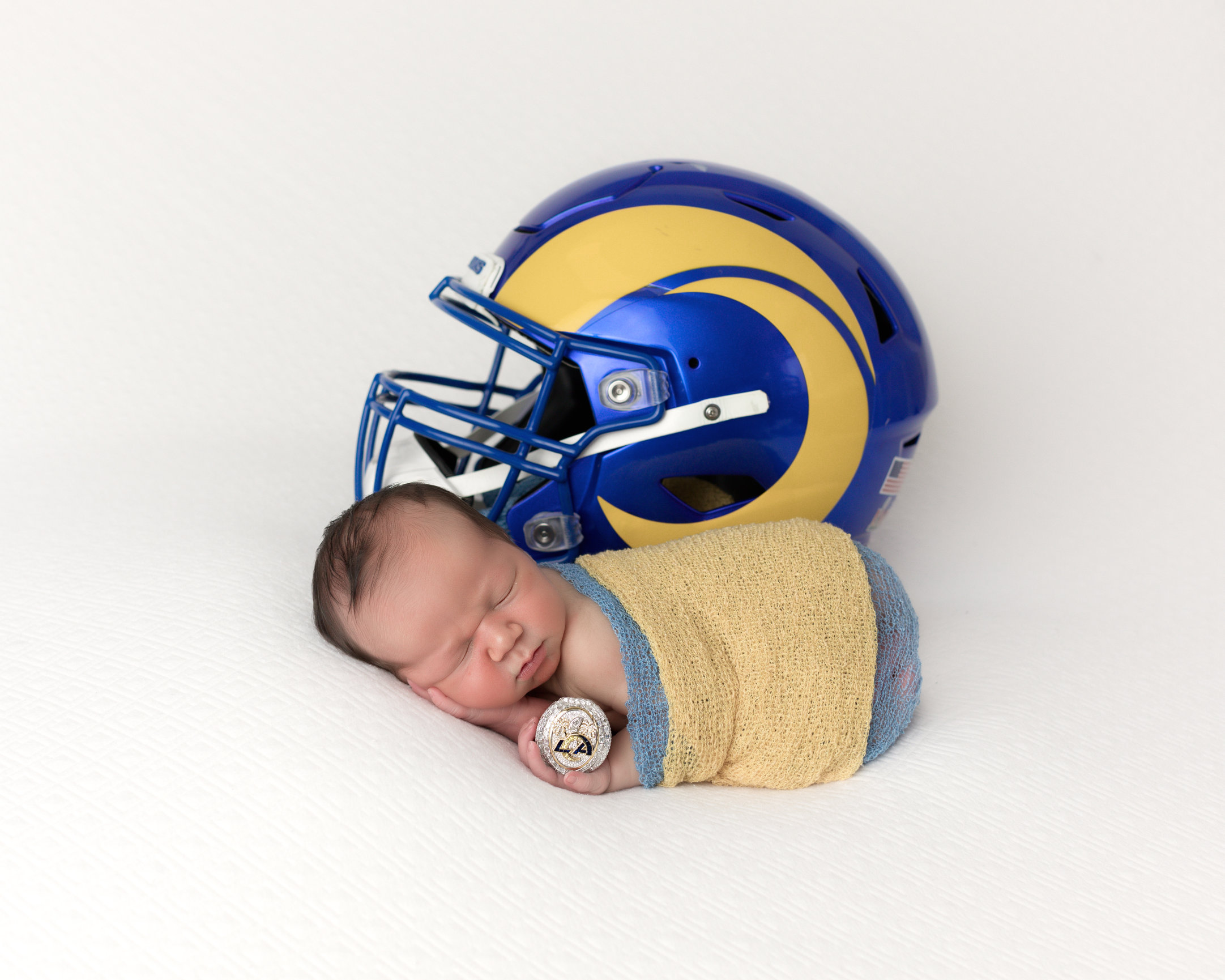 Los Angeles Newborn Photographer Maxine Evans