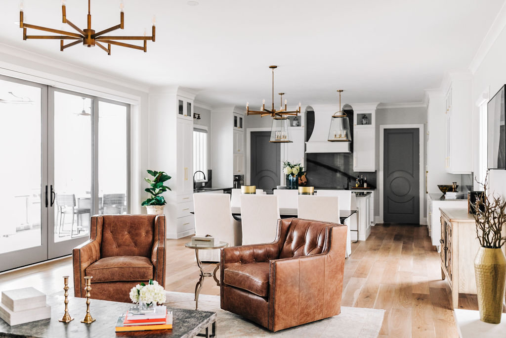 Acadia Minimal Manor - Stephanie Swander Interiors