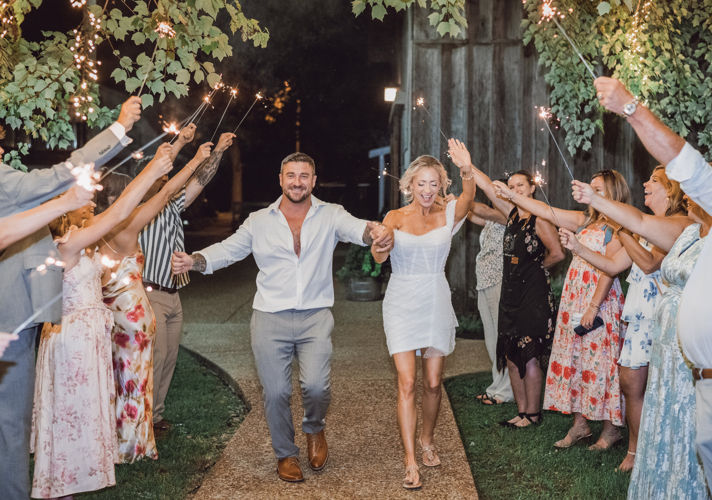 An Unforgettable Micro Wedding: Amy & Joseph at Drakewood Farm ...