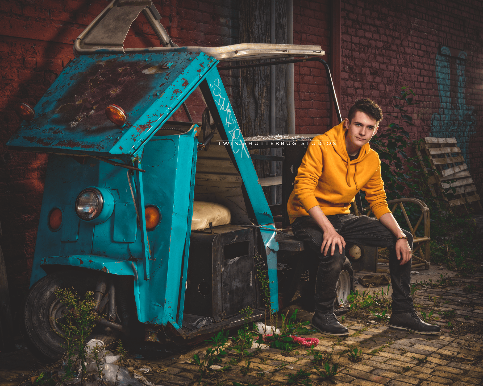 Seniors - Twin Shutterbug Studios