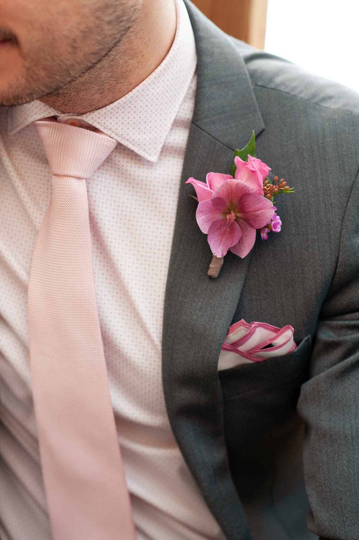 Tips for How to wear a Boutonniere