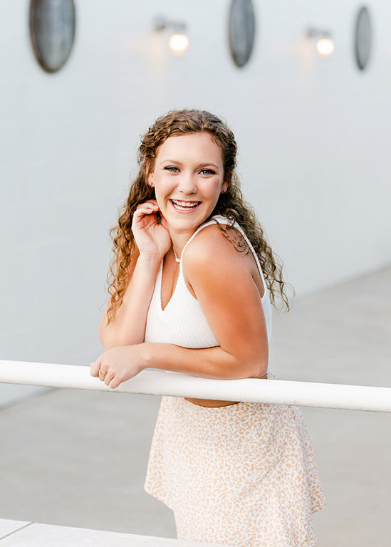 HOME - Kelly Dillman Senior Photo