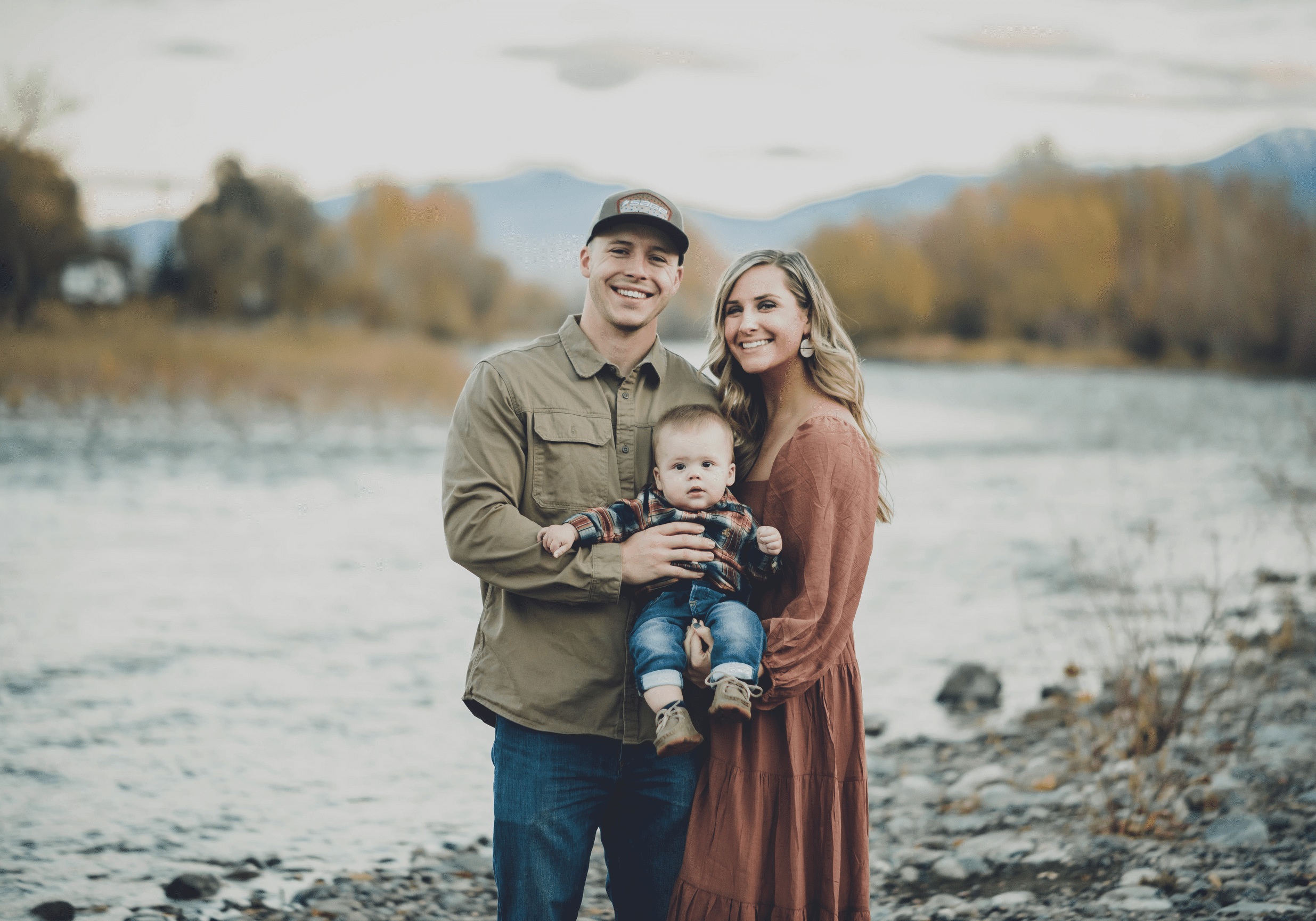 What to Wear for your Fall Family Photos - How to Style you Fall Session