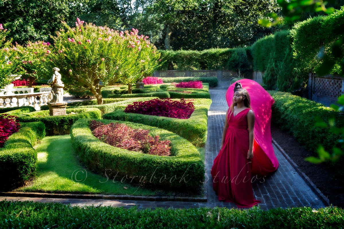 Modern Day Elizabethan Queen - Storybook Studios